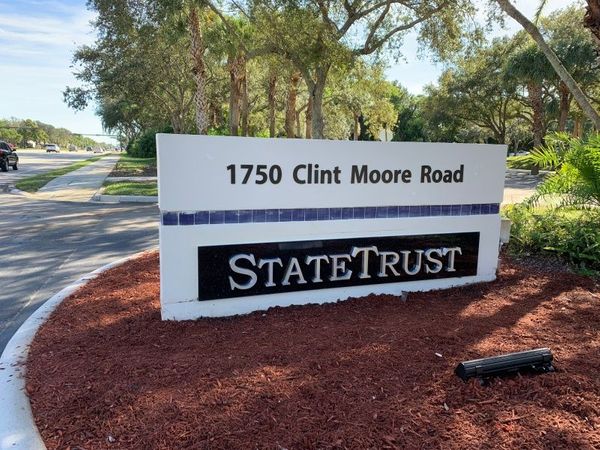Choose the right type of Monument Sign for your office park in Boca Raton.