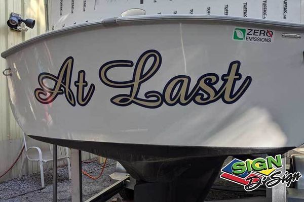 Boat Graphics & Lettering : Products & Services : Sign D'Sign