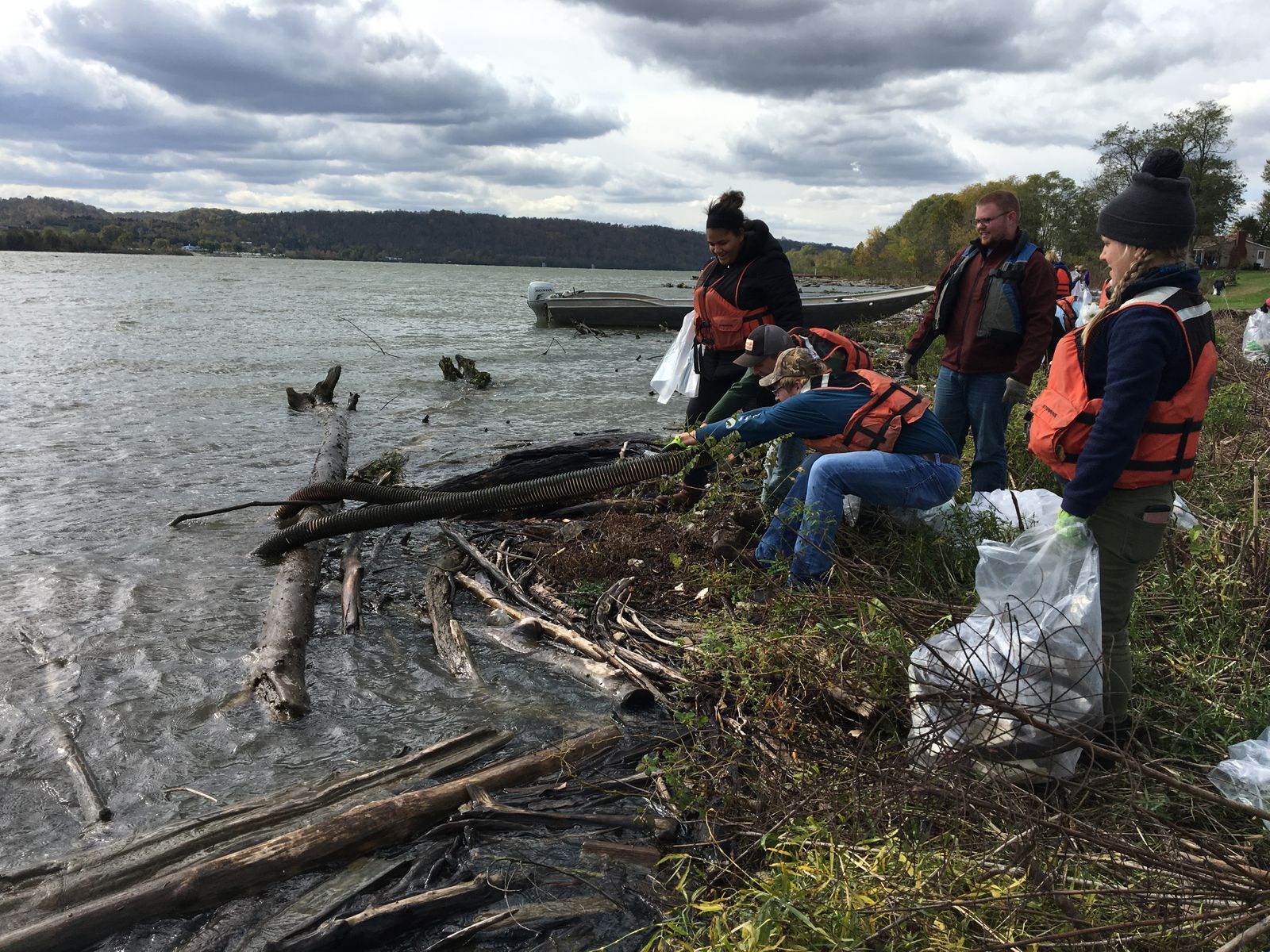 Lab Activities : Education : What We Do : Living Lands & Waters