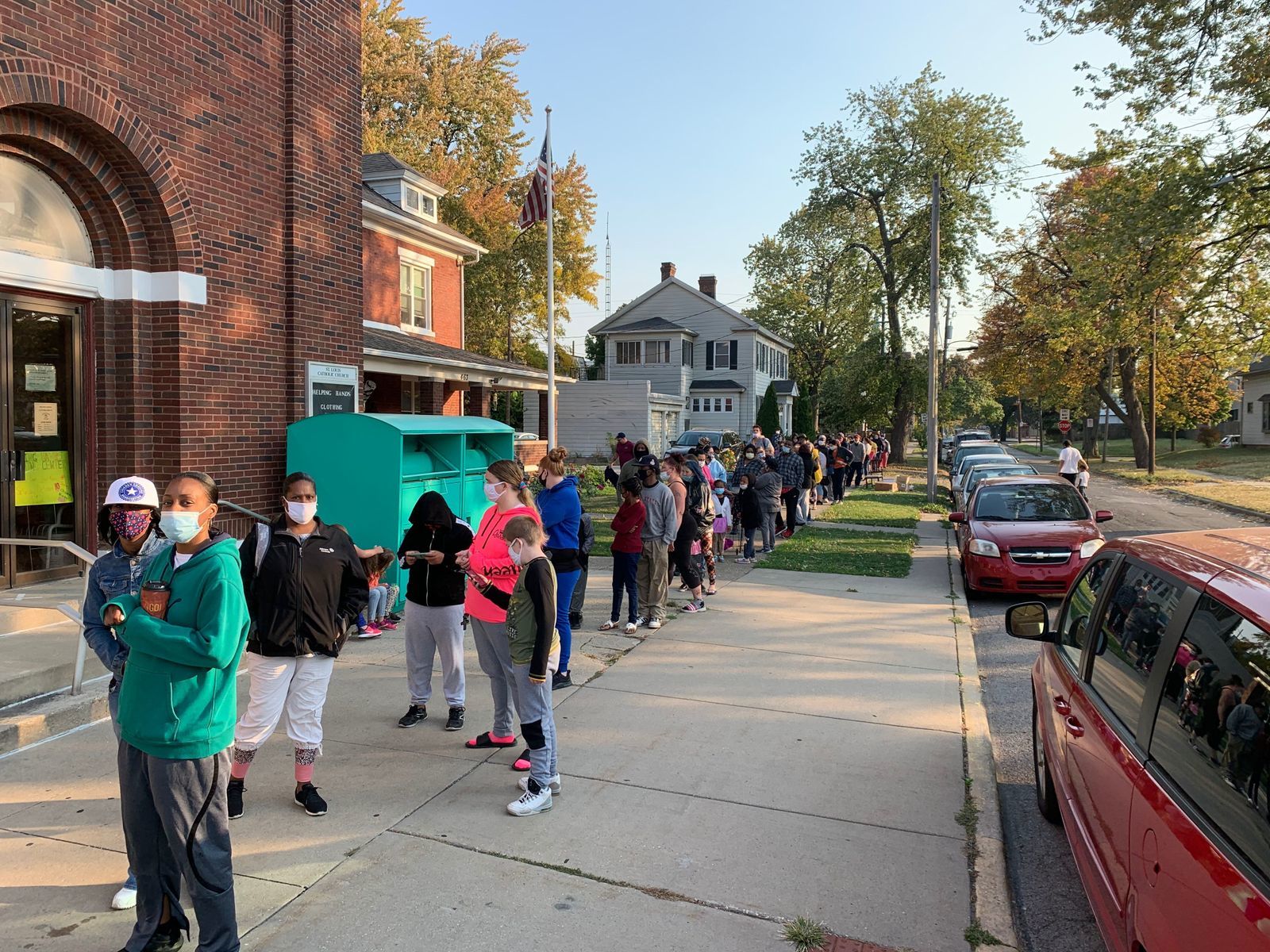 Oregon Meijer’s Simply Give! Supports Helping Hands of St. Louis